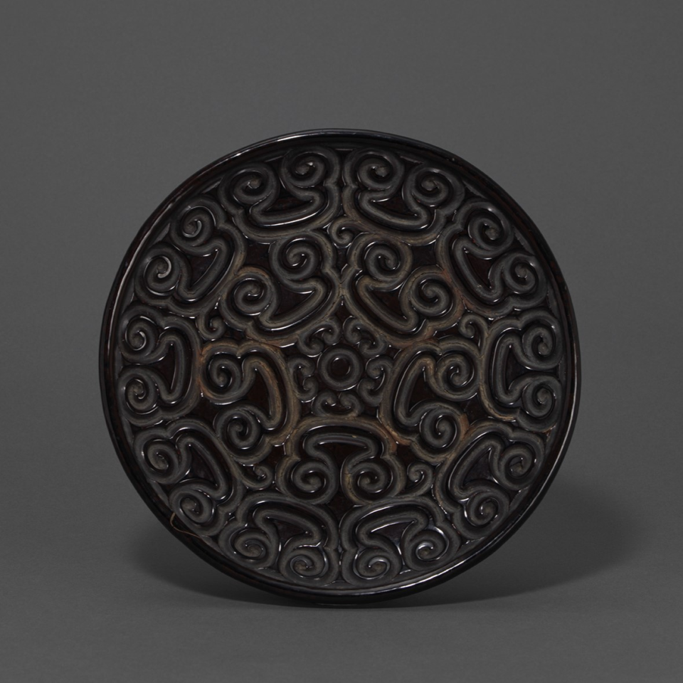 A tixi black lacquer dish with ruyi pattern - Priestley & Ferraro